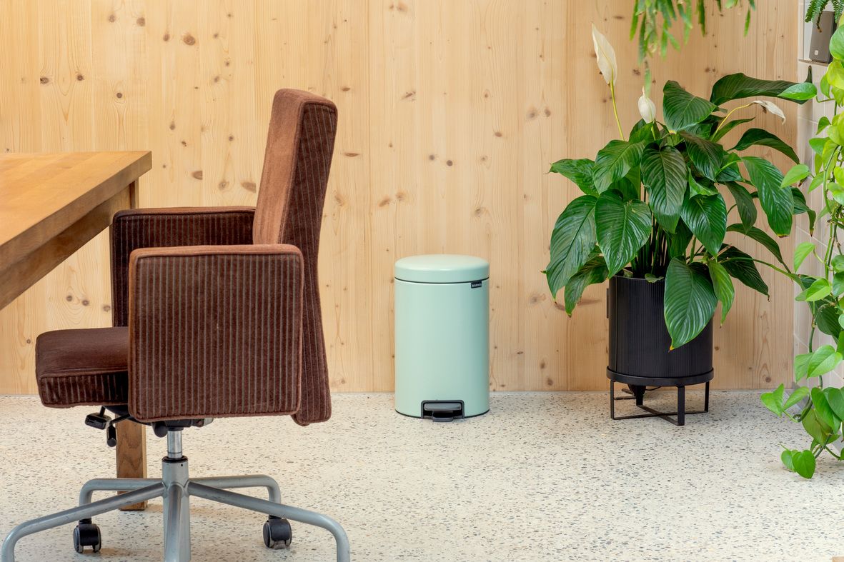 NewIcon Pedal Bin 12 litre - Jade Green | Brabantia